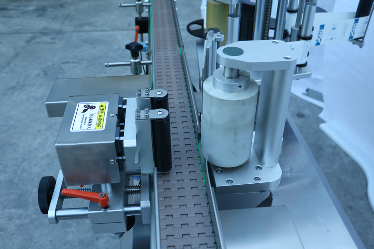 XT-100 Vertical Round Bottle Fixed-point Labeling Machine For Sale | Shanghai Xiaoteng ...