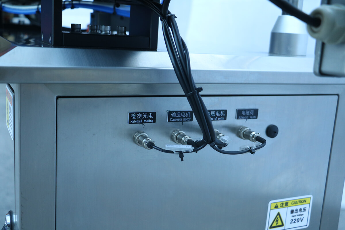 XT-100 Vertical Round Bottle Fixed-point Labeling Machine For Sale | Shanghai Xiaoteng ...