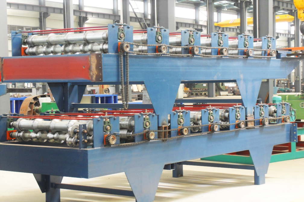 Experienced supplier of sandwich roof machine,roll forming machine ...