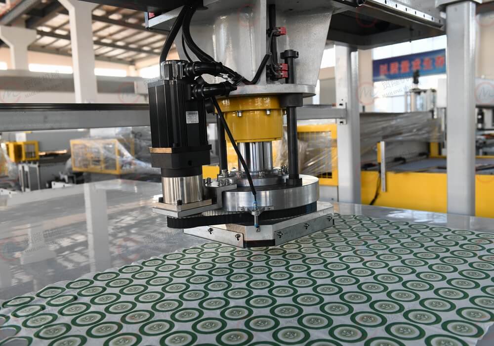 Experienced supplier of Automatic Mask cutting machine,ABC-DK400 ...